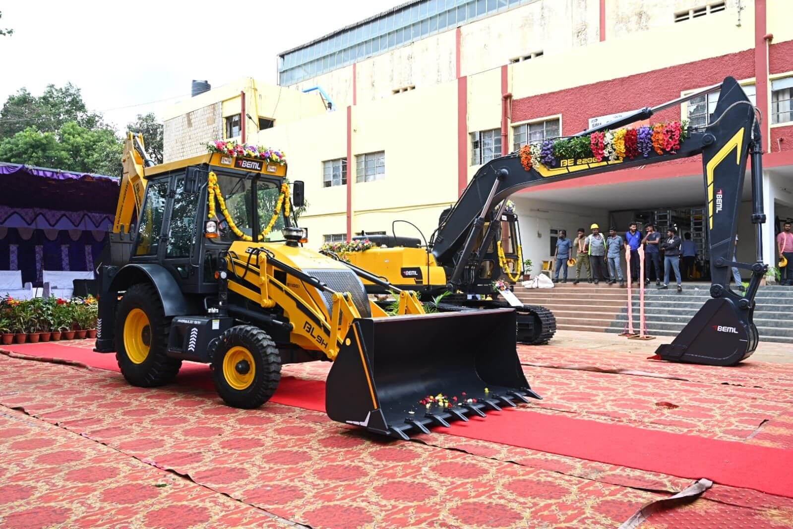 BEML unveils upgrades of BE220G Excavator and BL9H Backhoe Loader ...